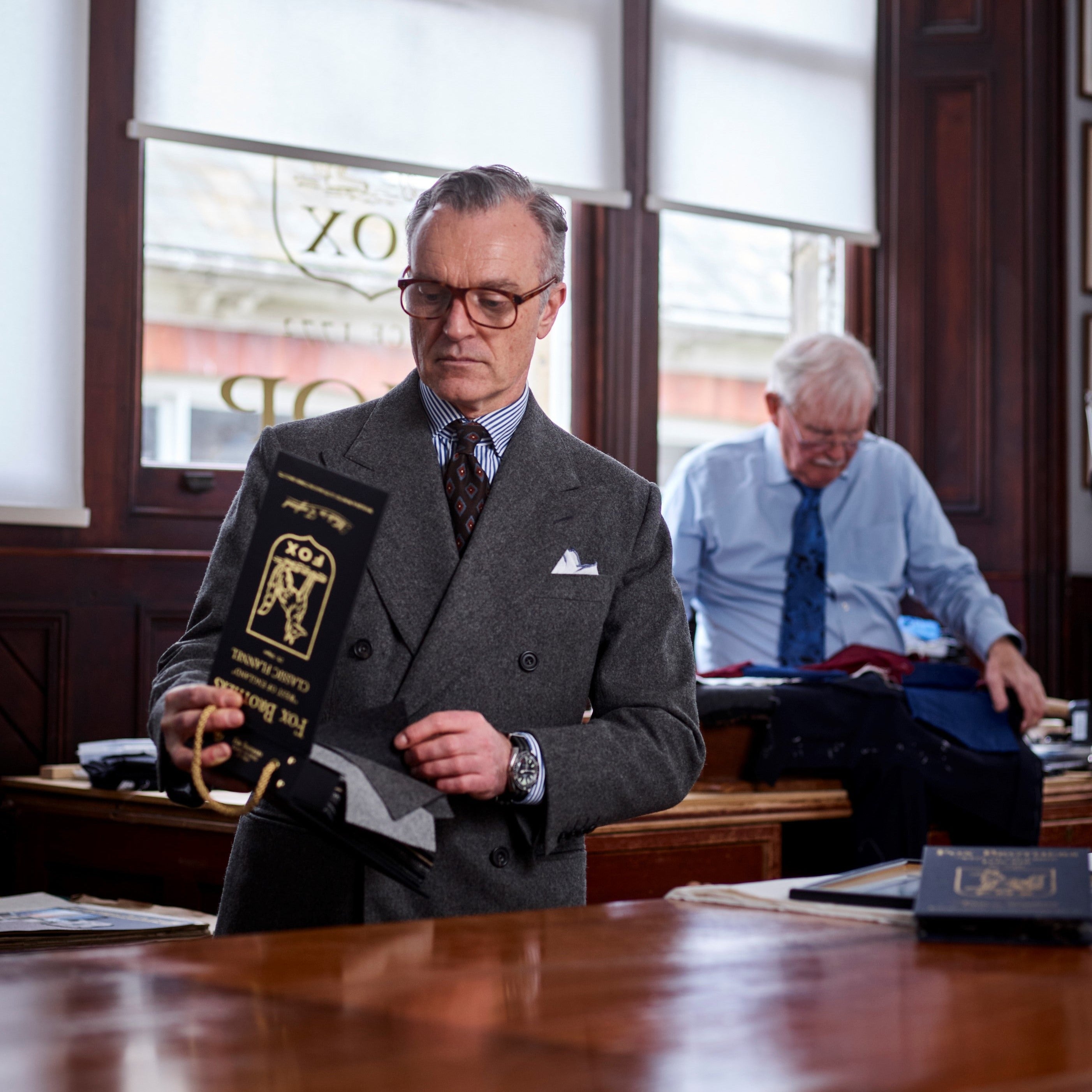 CL2-2 : Classic Flannel Plain Mid Grey – Fox Brothers & Co Ltd