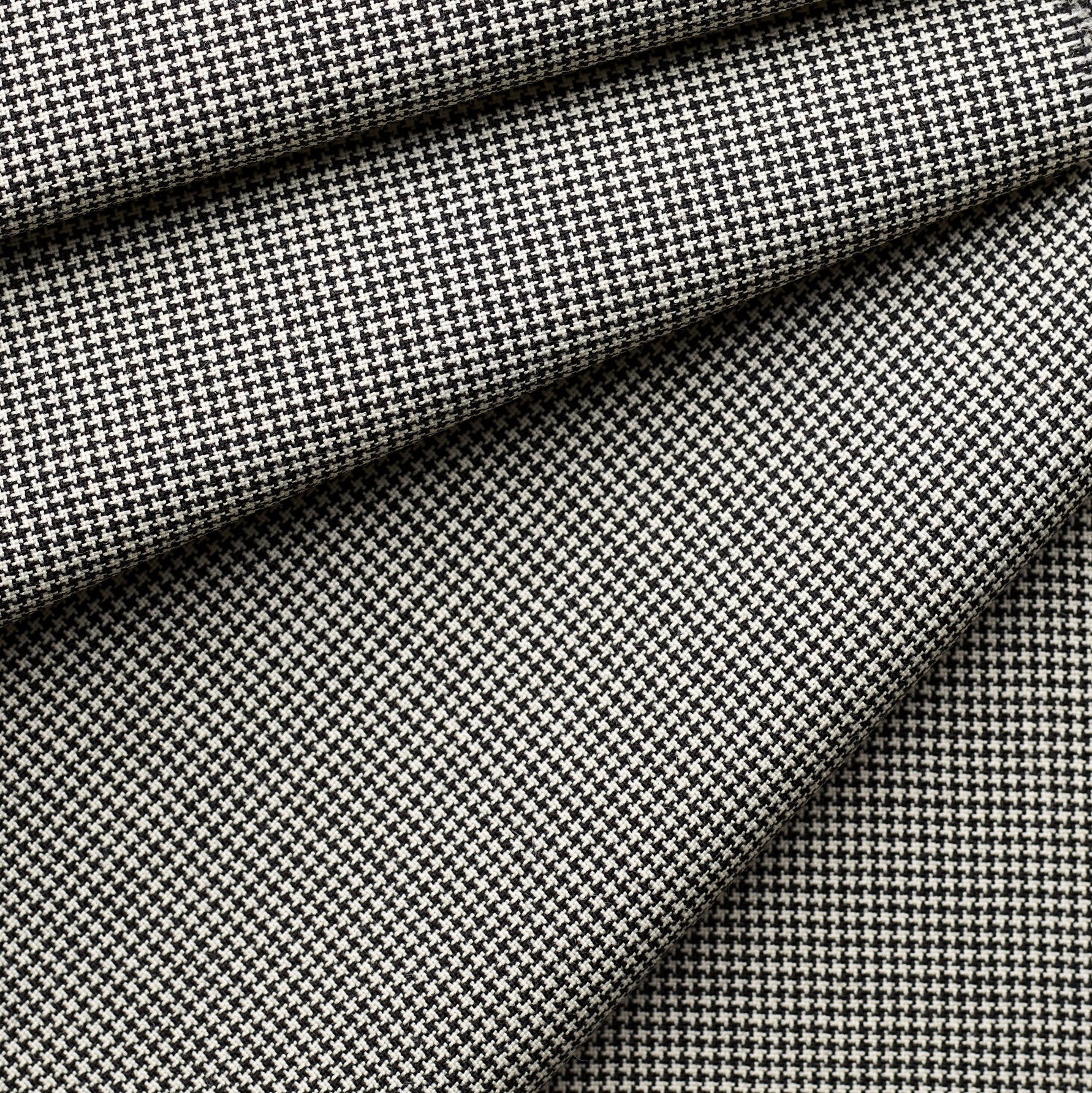 FC41 : Black & Ecru Four Point Star Fox City – Fox Brothers & Co Ltd